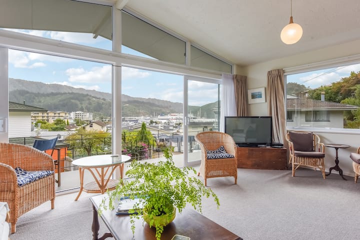 Sunny Seaview House - Picton