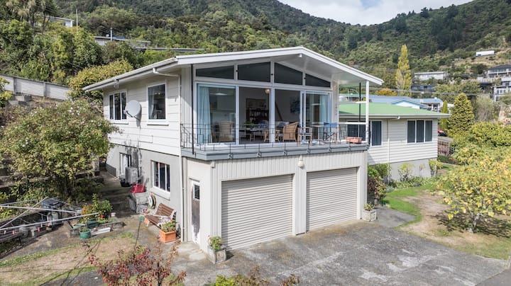 Sunny Seaview House - Picton