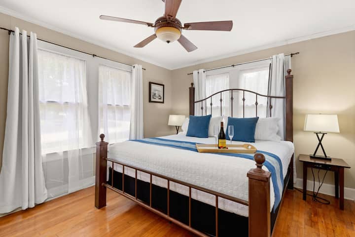 The Montview Cottage  - Private Hot Tub - Canyon Lake, TX