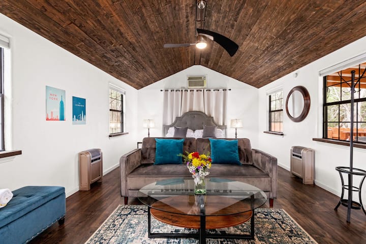 The Studio Cabin - The Homestead Cottages - Canyon Lake, TX