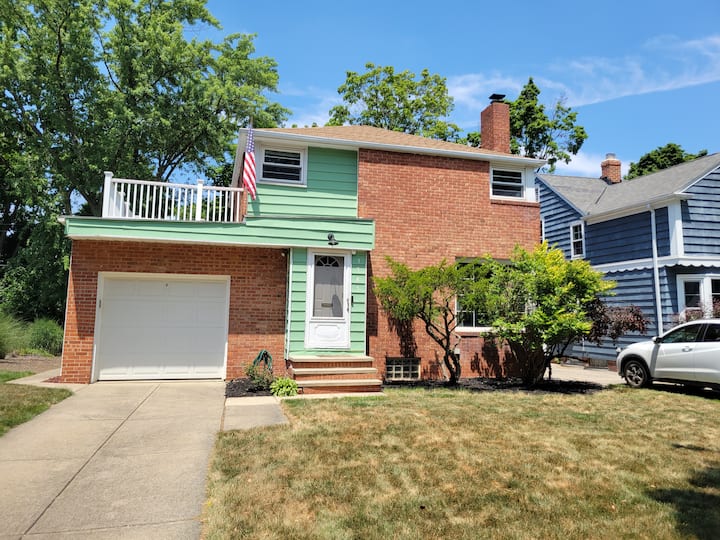 Entire Home – Cleveland Hts, New Kitchen & Ac - Shaker Heights, OH