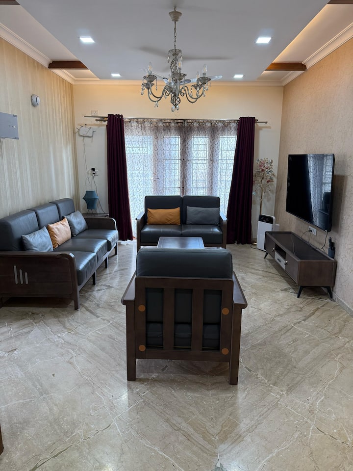 City Centre 3 Bed Room Flat With Good Amenities - Bengaluru