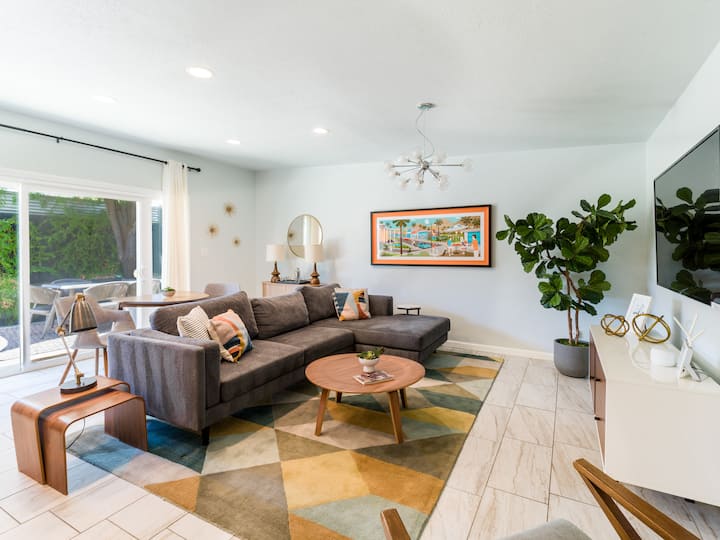 Mid-century Villa Built For Groups - Palm Springs, CA