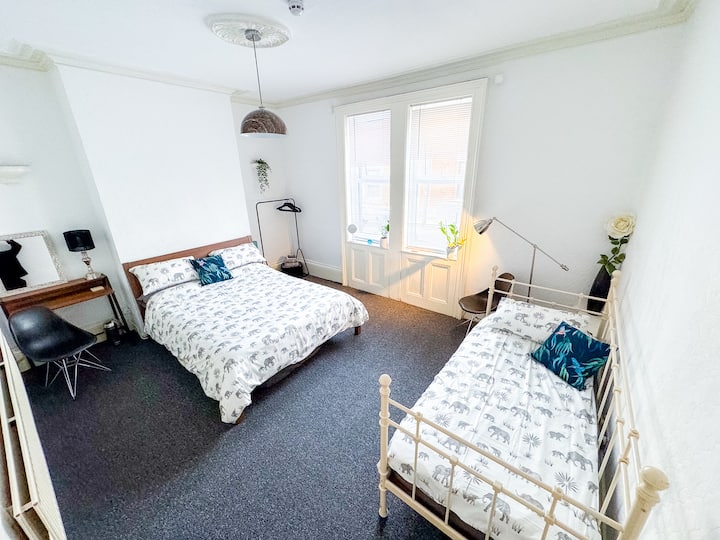 Large Victorian Town House For Up To 16 Guests - イギリス ダービー