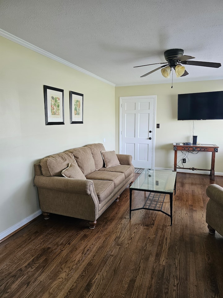 Cozy Newnan Cottage - Newnan, GA