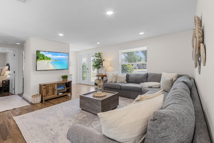 20 Min To The Beach! Pool, Fire Pit, 3bd/2.5ba - Fort Myers, FL