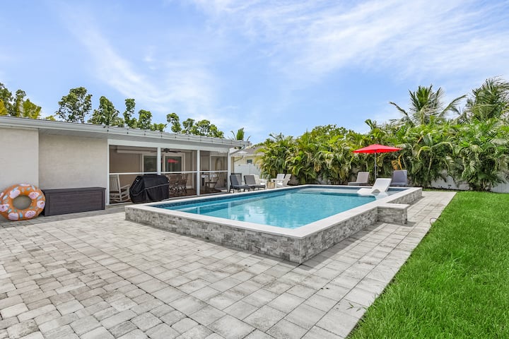20 Min To The Beach! Pool, Fire Pit, 3bd/2.5ba - Fort Myers, FL