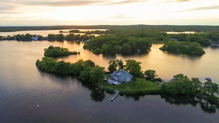Lake Front Cape House On  Private Peninsula - コッド岬, MA