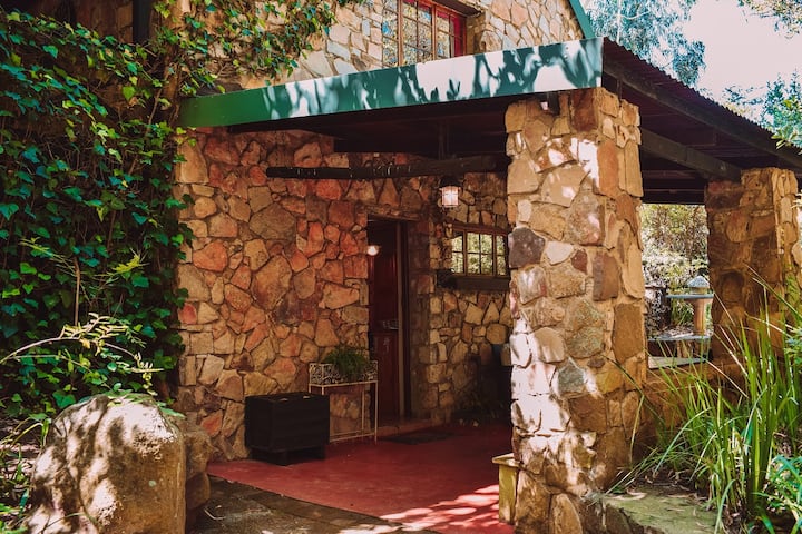 Charming Double Story Cottage On A Farm 4x4 Only - Dullstroom