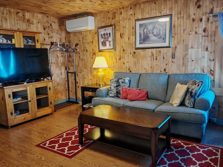 Beautiful Seaside Cottage In Town Of Digby - Digby