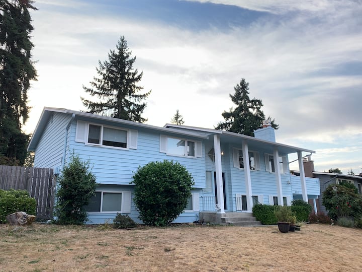 Sweet Home Near Microsoft----3 Bedrooms. - Redmond, WA