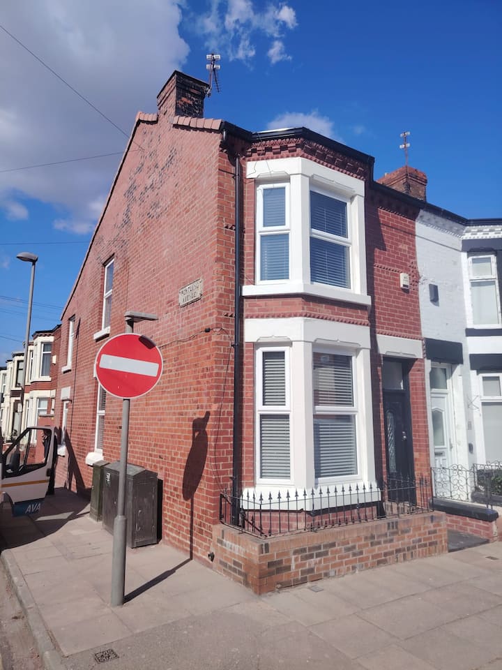 Home @ No.39 - Close To Anfield And Goodison - Guernsey