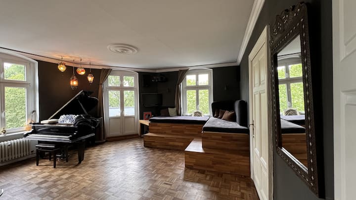 Great Bright Central Place Piano, Cinema & Balcony - Berlin