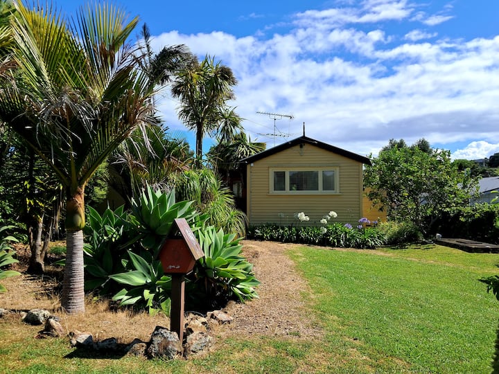 Cute Wee Bach On Manuka - Waiheke Island