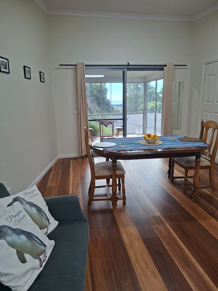Penguin Hills Airbnb, Comfortable And Peaceful. - Penguin