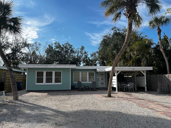 Siesta Key Beach Charmer - Siesta Key, FL