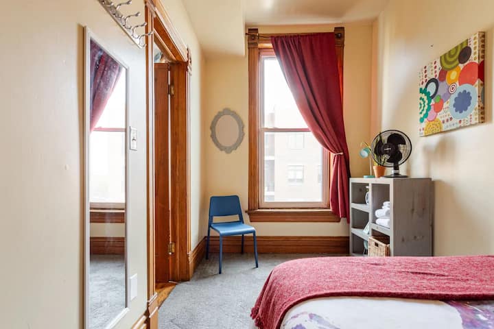 Chi-town Comfort | 1pbr | Bucktown | Wicker Pk - Hanson Park - Chicago