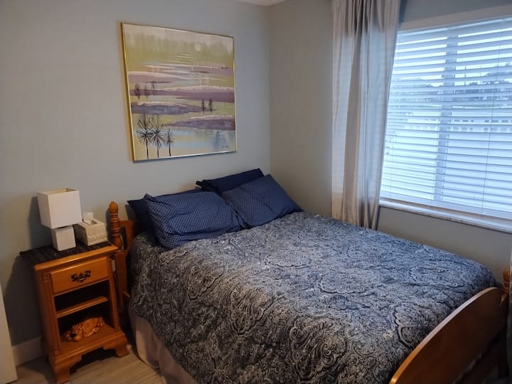 Cape Coral Full Size Bed With A Heated Pool Jacuzz - Cape Coral, FL