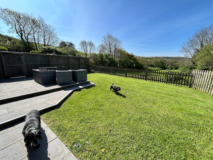 Super Uninterrupted Views,
Parking, Private Garden - North Devon District