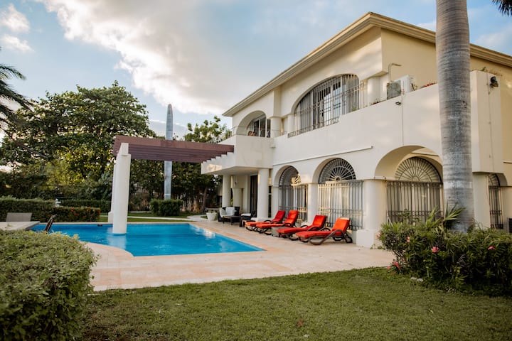 Elegant Cancun Villa Private Pool And Lagoon Front - Cancún