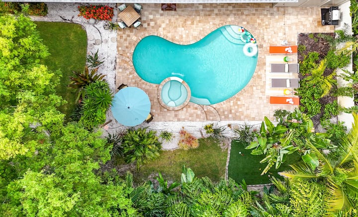 Palm Retreat Gold: Luxury Edition Of #1 Rental - Bradenton, FL