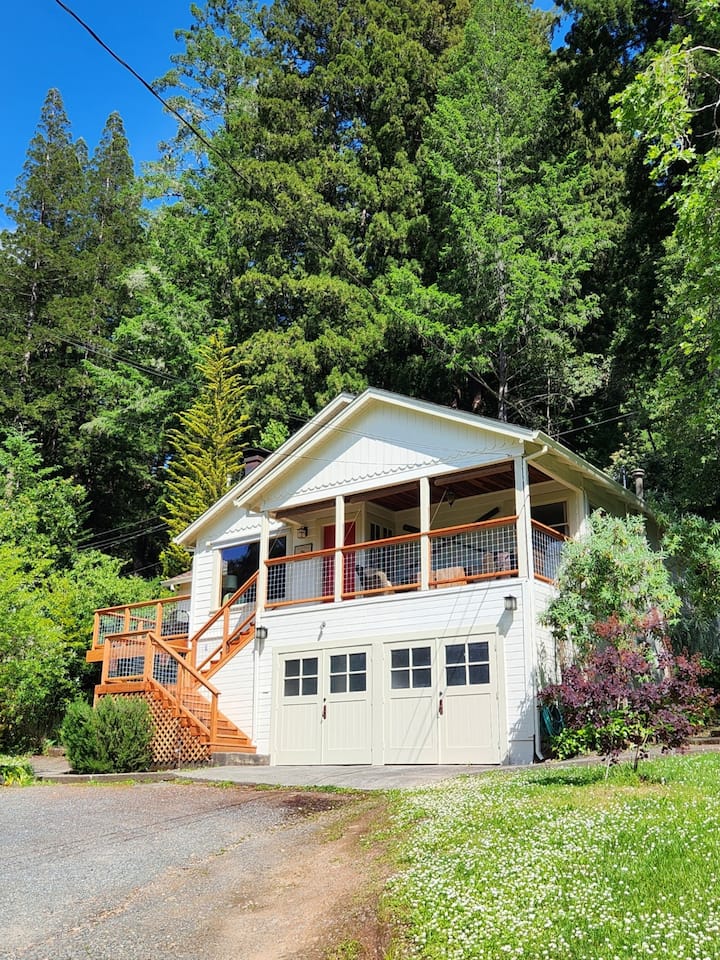 Red Door Retreat - Guerneville, CA