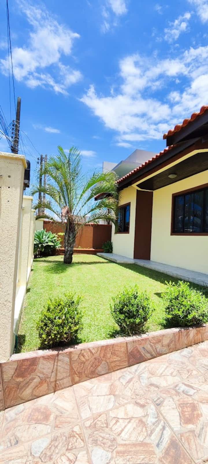 Casa Na Praia De Bombas (Ideal P/ Quem Tem Pet)! - Bombinhas