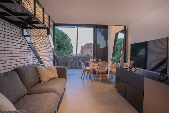 Modern Apartment, With Natural Light And Terrace - Barcelona