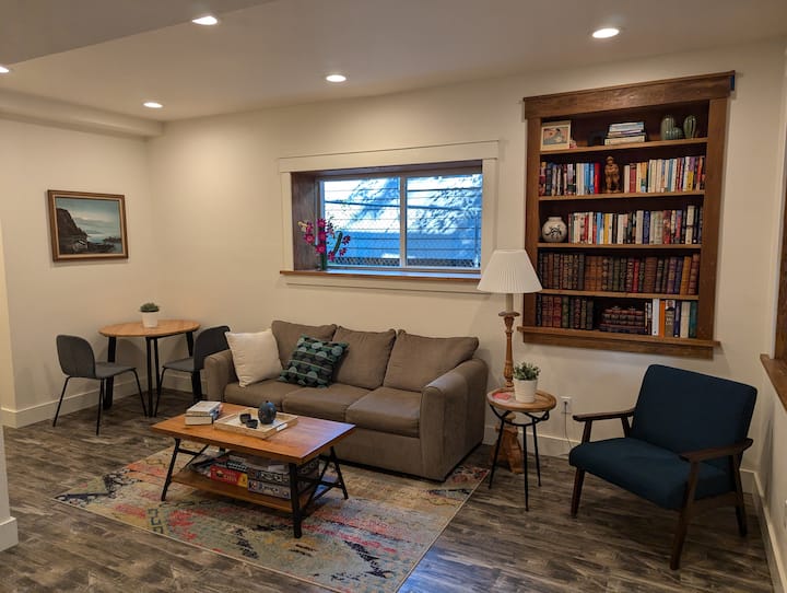Light Rail Apt - No Clean Fee And Flex Arrival! - Seattle, WA