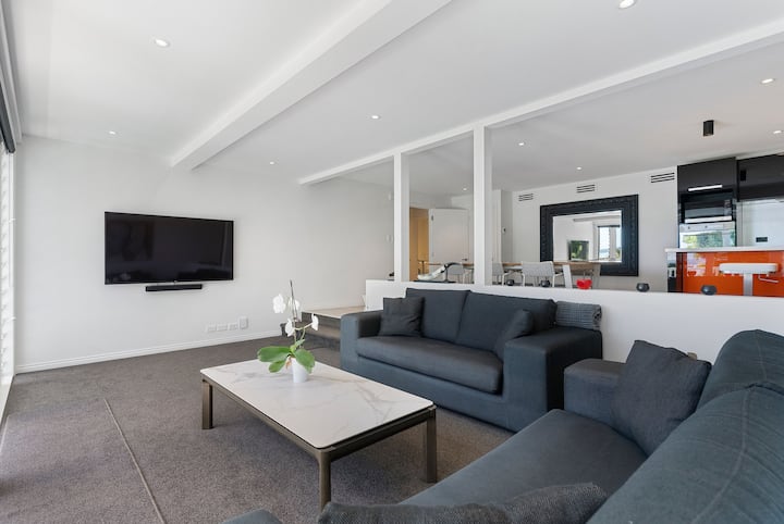 Herne Bay Garden Apartment - Sea Views, Near Beach - Auckland