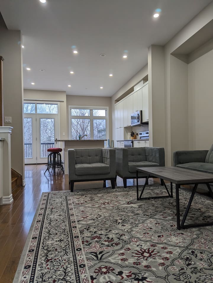 Turnkey, Beautiful Ravine Townhouse In Toronto/gta - Vaughan