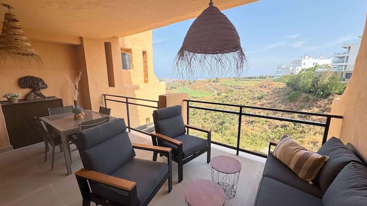 Spacious Bohemian-chic Modern Holiday Apartment - Calahonda
