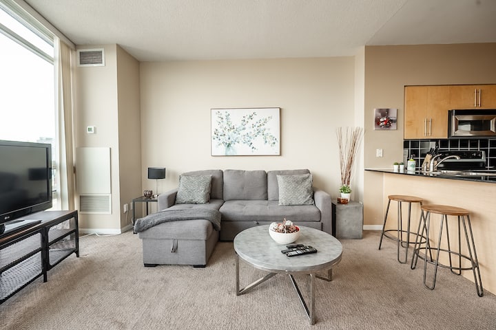 Stylish 1br Retreat • Incredible Views • Parking - Mississauga