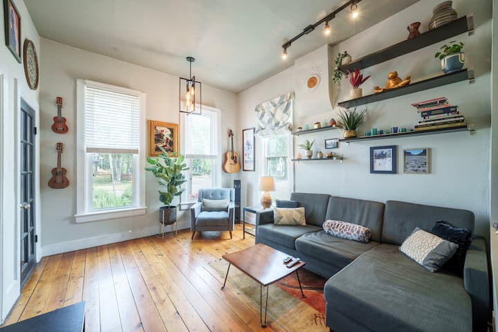 Cozy Historical Home In The Santa Fe Art District - Denver, CO