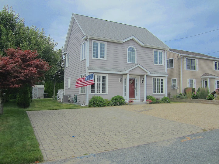 Walk To Roger Wheeler Beach "Sandhill Cove" - Narragansett, RI