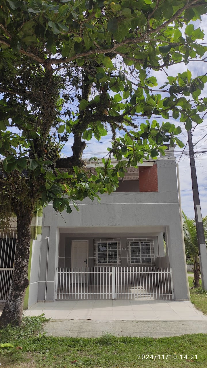 Sobrado Em Matinhos - 300 Mts Do Mar - Matinhos