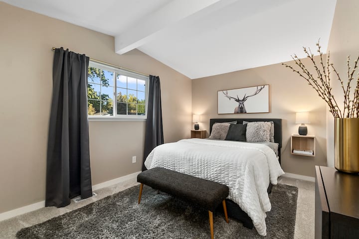 Comfy Room In Beautiful, Tranquil Residence - Boise, ID