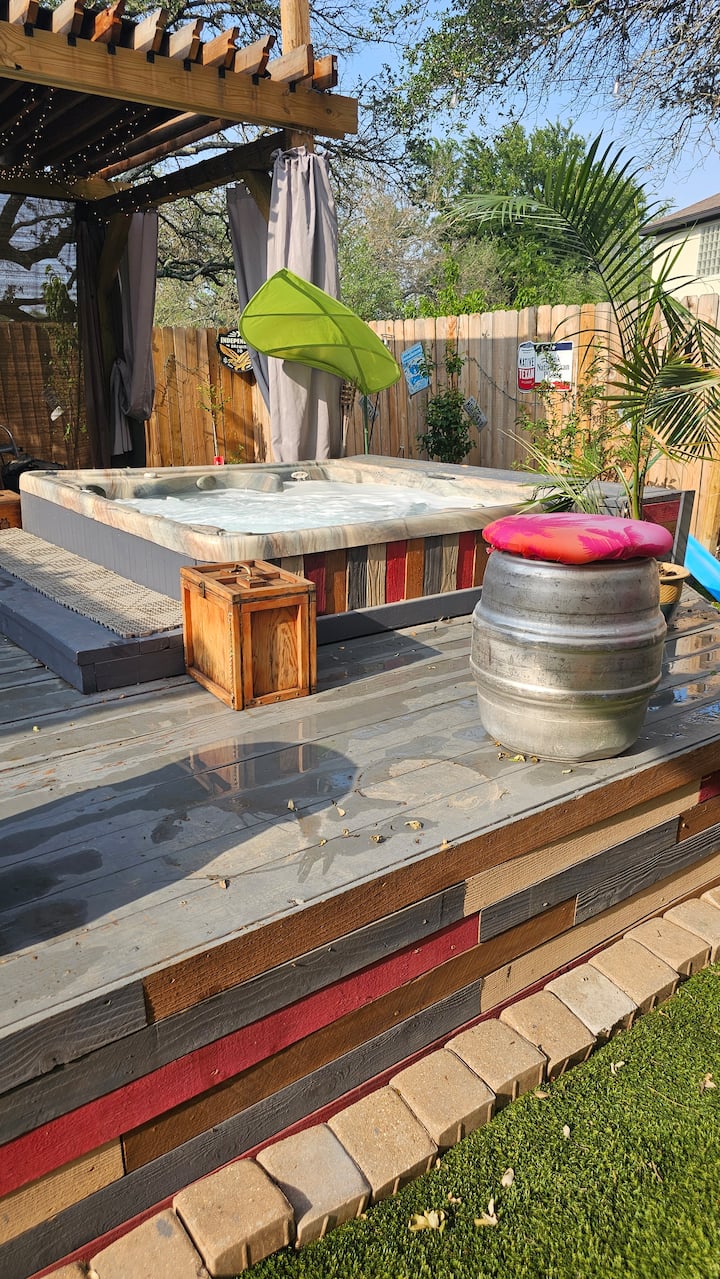 Hot Tub, Fire Pit, Game Room, Austin, Lake Travis! - Cedar Park, TX