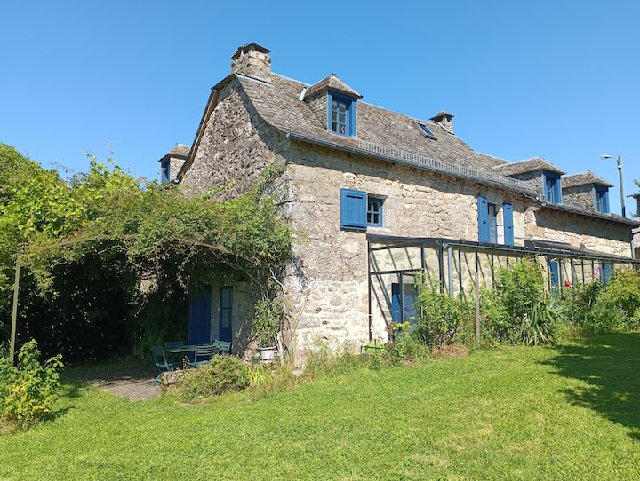 Maison Ancienne Sur La Vallée - Lac de Maury