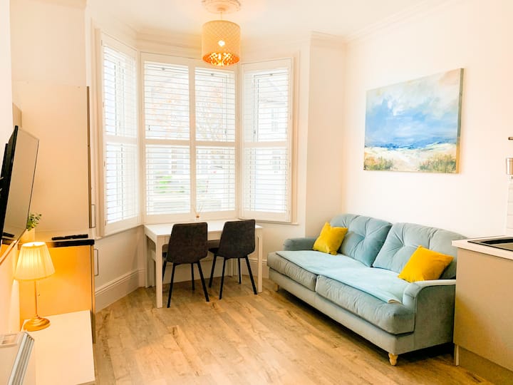 Lovely Annexe, 2 Bed, Near Beach, Central Worthing - Kingston Beach