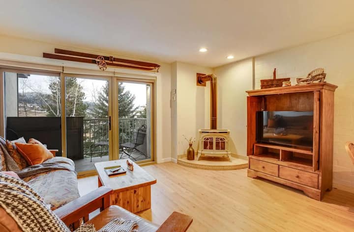 Budget Friendly ⎮No Frills ⎮2 Min Walk To Ski - Steamboat Springs, CO