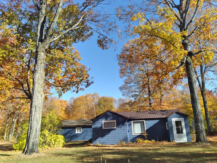 Maple Leaf Cottage - A Stay For All Seasons - Peninsula, MI