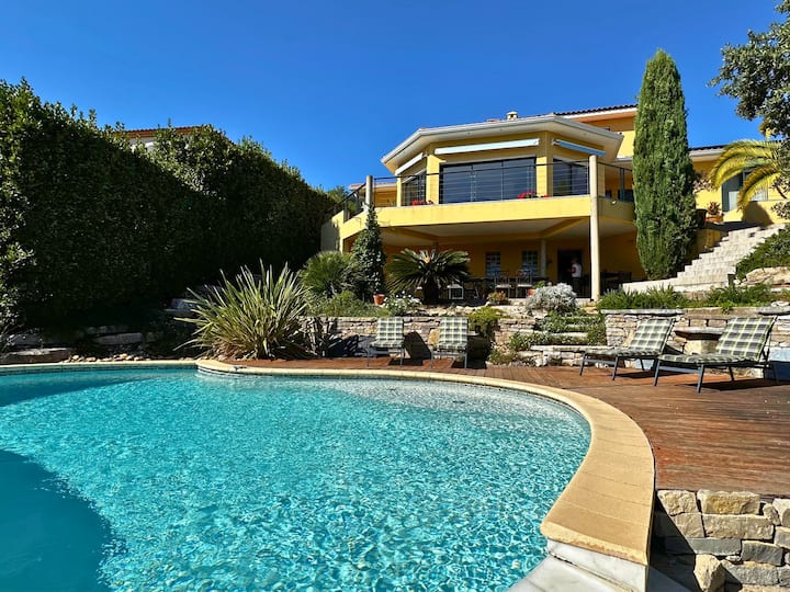 Villa Saint-gély - Piscine & Jardin - Vue - 8p - Saint-Gély-du-Fesc