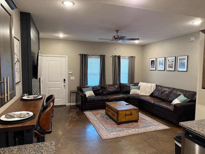 Home Away From Home, Relaxing 2br2ba : C - Jonesboro, AR