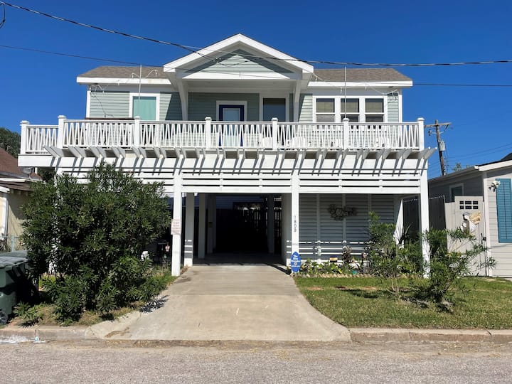 The Blue Oleander* Gulf Views* Walk To The Beach* - Galveston, TX