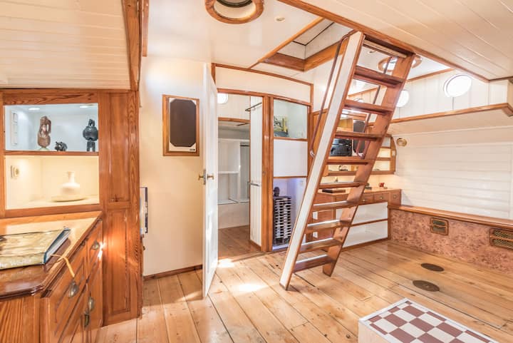 Entire Private Apartment In Renovated Cargo Ship - Diemen
