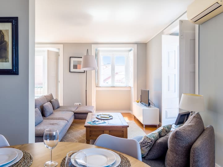 Bright 2bd Flat Next To Bairro Alto - Lisbon