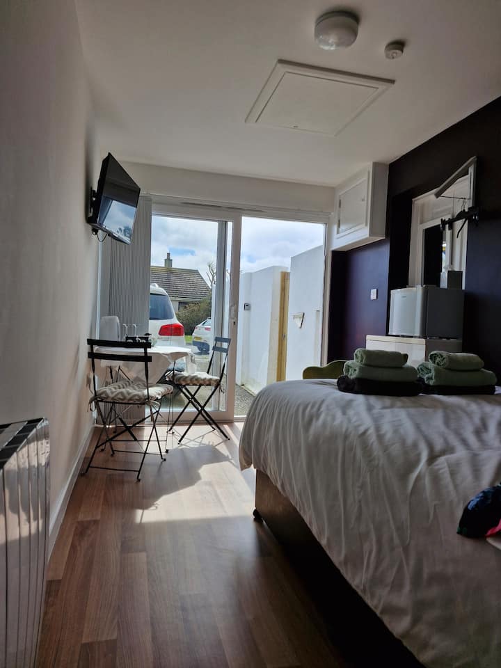 Jolies Fabulous Location! - Holywell