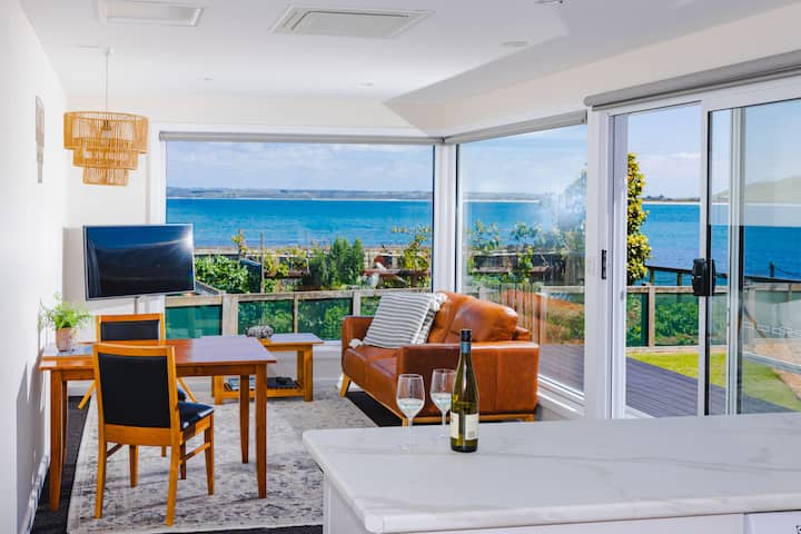 Amelia's Waterfront One Bedroom Apartment - Stanley