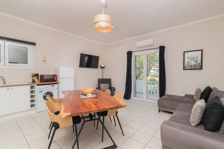 Ground Floor Apartment With Jacuzzi, Next To Beach - Kalamaki